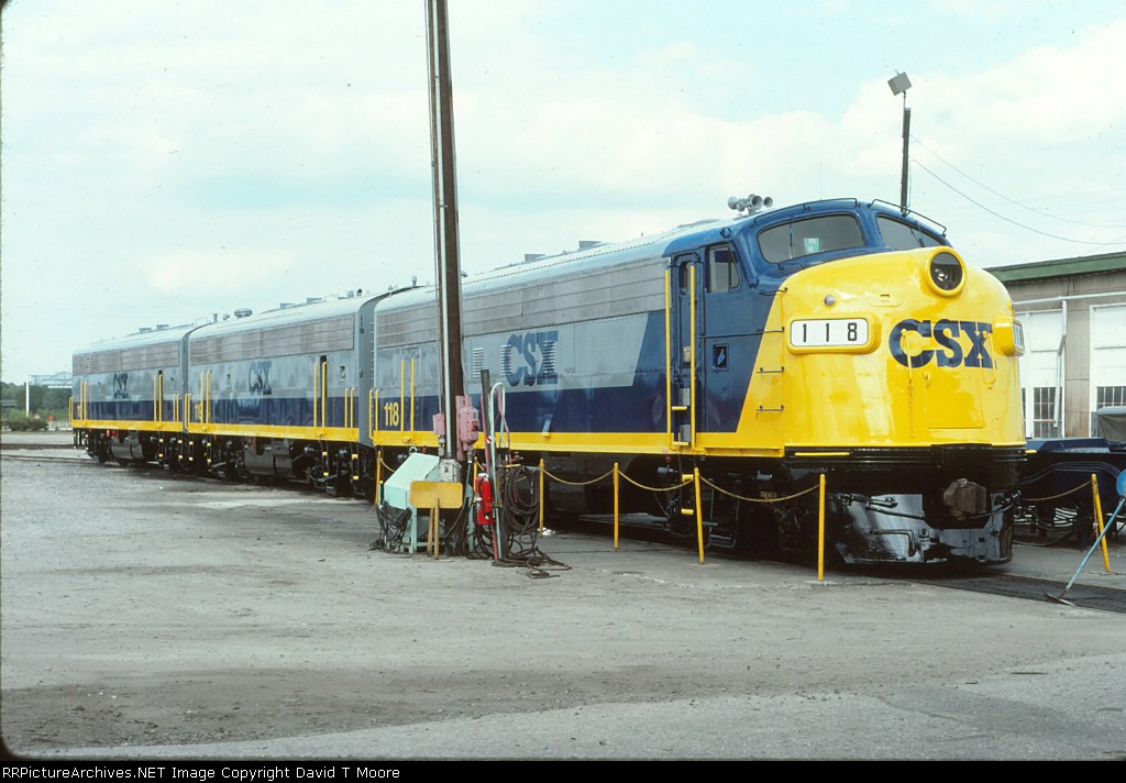 CSX 118, 119 and 117 fresh from the paint shop
